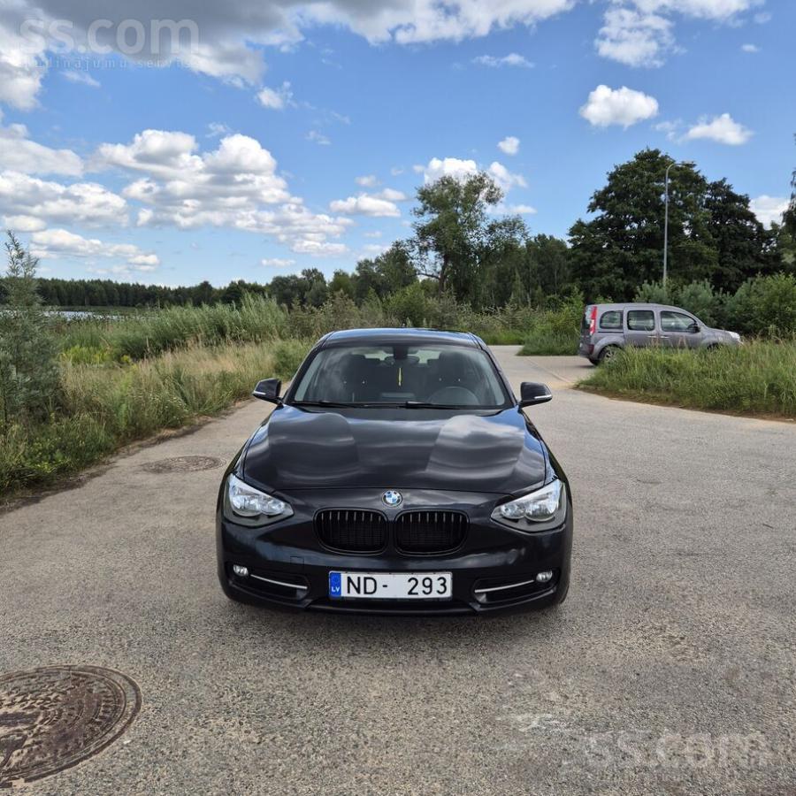 Black BMW 118 2011 in Riga, with an engine capacity of 2.00 L and mileage of 238 thousand km for 5750 €, photo 12 on AUTOMOTO.COM.LV