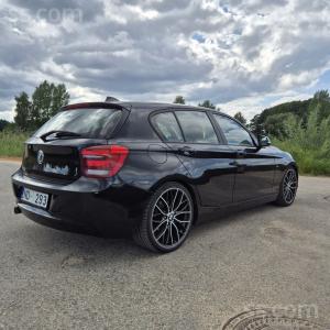 Black BMW 118 2011 in Riga, with an engine capacity of 2.00 L and mileage of 238 thousand km for 5750 €, photo 15 on AUTOMOTO.COM.LV