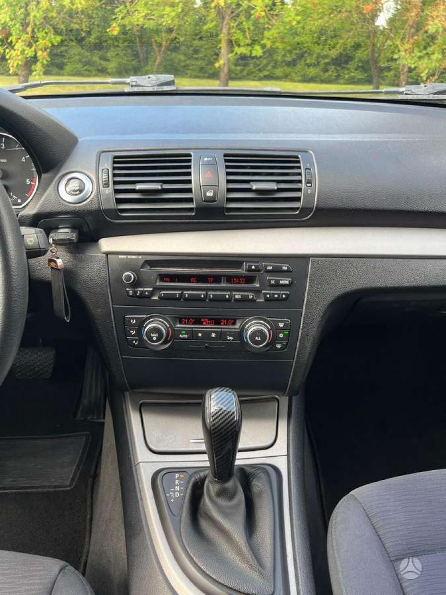 Melns BMW 118 2011 Šauļi, ar dzinēja tilpumu 2.00 L un nobraukumu 241 tūkst. km par 4450 €, foto 10 vietnē AUTOMOTO.COM.LV