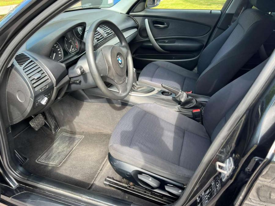 Melns BMW 118 2011 Šauļi, ar dzinēja tilpumu 2.00 L un nobraukumu 241 tūkst. km par 4450 €, foto 11 vietnē AUTOMOTO.COM.LV