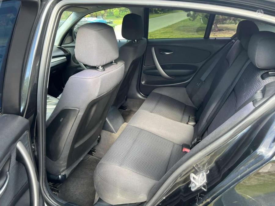 Melns BMW 118 2011 Šauļi, ar dzinēja tilpumu 2.00 L un nobraukumu 241 tūkst. km par 4450 €, foto 13 vietnē AUTOMOTO.COM.LV