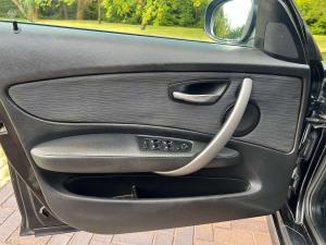 Melns BMW 118 2011 Šauļi, ar dzinēja tilpumu 2.00 L un nobraukumu 241 tūkst. km par 4450 €, foto 15 vietnē AUTOMOTO.COM.LV