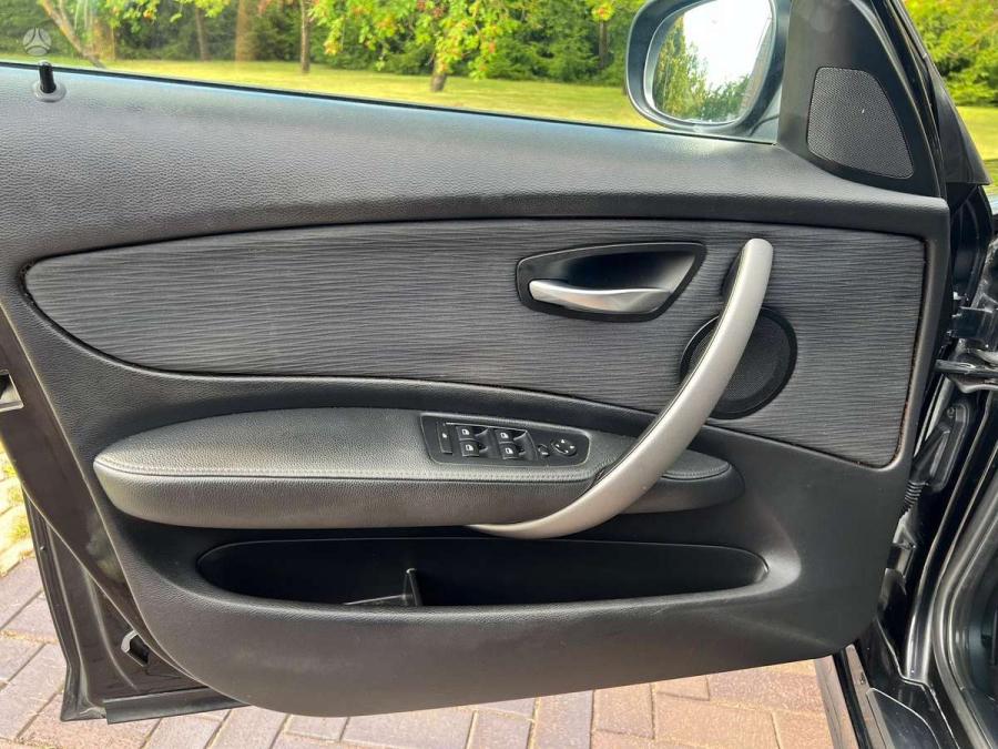 Melns BMW 118 2011 Šauļi, ar dzinēja tilpumu 2.00 L un nobraukumu 241 tūkst. km par 4450 €, foto 15 vietnē AUTOMOTO.COM.LV