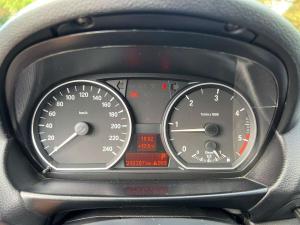 Melns BMW 118 2011 Šauļi, ar dzinēja tilpumu 2.00 L un nobraukumu 241 tūkst. km par 4450 €, foto 17 vietnē AUTOMOTO.COM.LV