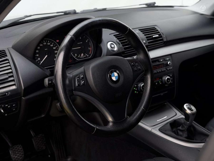 Melns BMW 118 2011 Viļņa, ar dzinēja tilpumu 2.00 L un nobraukumu 328 tūkst. km par 3600 €, foto 10 vietnē AUTOMOTO.COM.LV