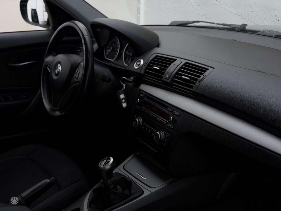 Melns BMW 118 2011 Viļņa, ar dzinēja tilpumu 2.00 L un nobraukumu 328 tūkst. km par 3600 €, foto 16 vietnē AUTOMOTO.COM.LV