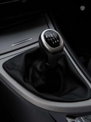 Melns BMW 118 2011 Viļņa, ar dzinēja tilpumu 2.00 L un nobraukumu 328 tūkst. km par 3600 €, foto 21 vietnē AUTOMOTO.COM.LV