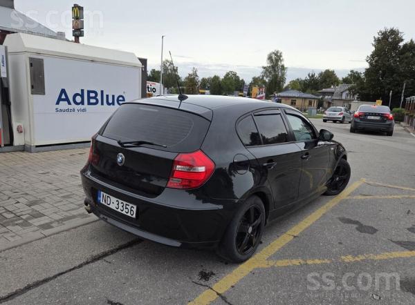 Black BMW 118 2011 in Jelgava, with an engine capacity of 2.00 L and mileage of 261 thousand km for 3500 €, photo 4 on AUTOMOTO.COM.LV