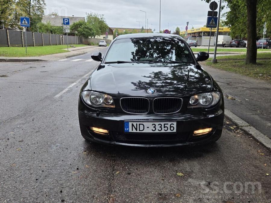 Melns BMW 118 2011 Jelgava, ar dzinēja tilpumu 2.00 L un nobraukumu 261 tūkst. km par 3500 €, foto 19 vietnē AUTOMOTO.COM.LV