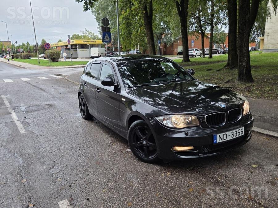 Melns BMW 118 2011 Jelgava, ar dzinēja tilpumu 2.00 L un nobraukumu 261 tūkst. km par 3500 €, foto 22 vietnē AUTOMOTO.COM.LV