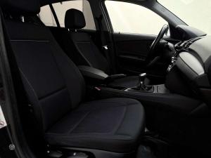 Melns BMW 118 2011 Viļņa, ar dzinēja tilpumu 2.00 L un nobraukumu 328 tūkst. km par 3400 €, foto 15 vietnē AUTOMOTO.COM.LV