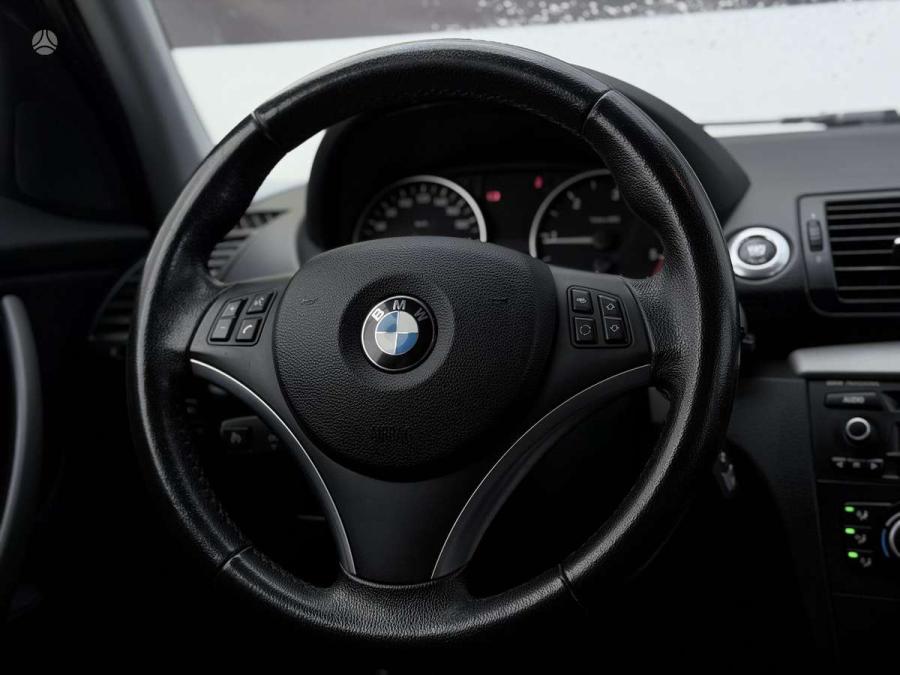 Melns BMW 118 2011 Viļņa, ar dzinēja tilpumu 2.00 L un nobraukumu 328 tūkst. km par 3400 €, foto 19 vietnē AUTOMOTO.COM.LV