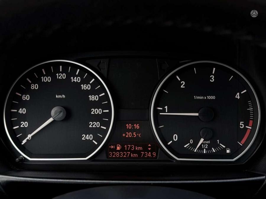 Melns BMW 118 2011 Viļņa, ar dzinēja tilpumu 2.00 L un nobraukumu 328 tūkst. km par 3400 €, foto 26 vietnē AUTOMOTO.COM.LV