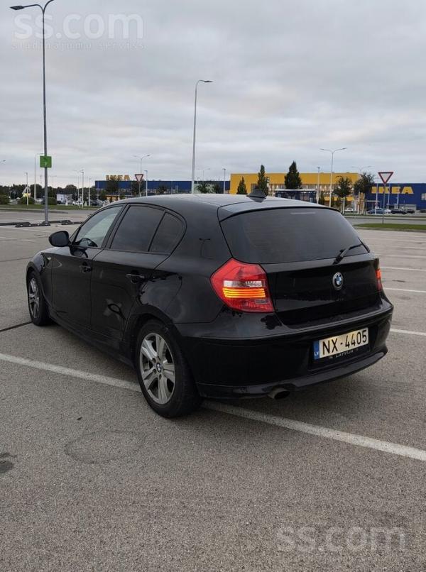 Melns BMW 118 2011 Rīga, ar dzinēja tilpumu 2.00 L un nobraukumu 345 tūkst. km par 2900 €, foto 3 vietnē AUTOMOTO.COM.LV