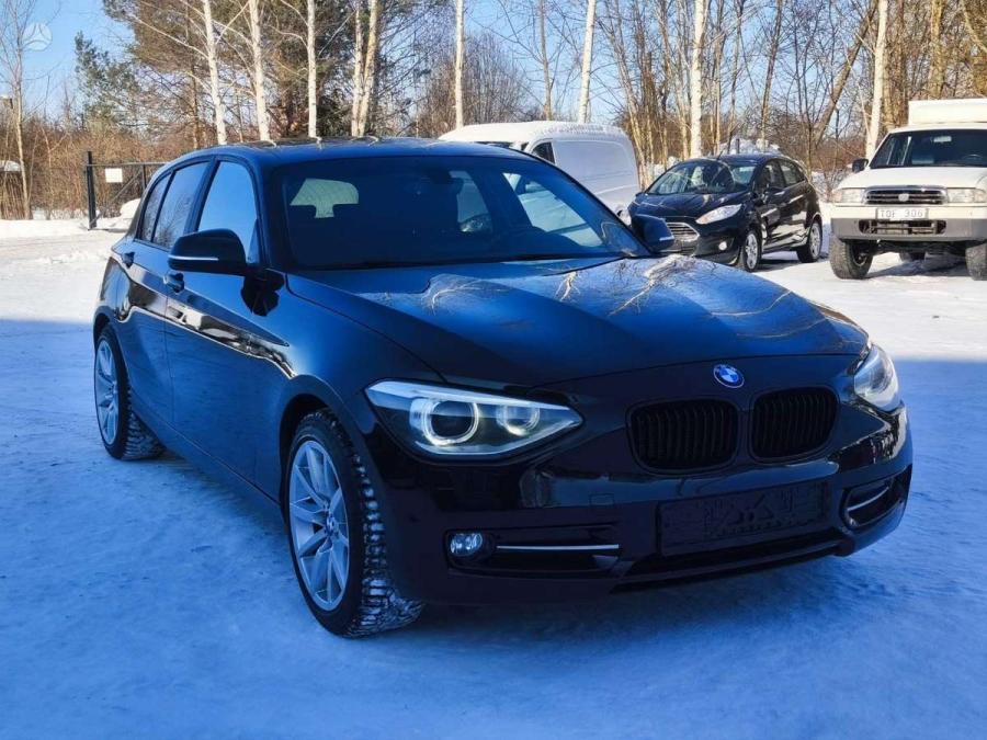 Black BMW 118 2012 in Kretinga, with an engine capacity of 2.00 L and mileage of 139 thousand km for 8550 €, photo 2 on AUTOMOTO.COM.LV