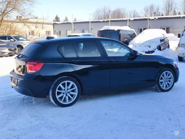 Black BMW 118 2012 in Kretinga, with an engine capacity of 2.00 L and mileage of 139 thousand km for 8550 €, photo 3 on AUTOMOTO.COM.LV