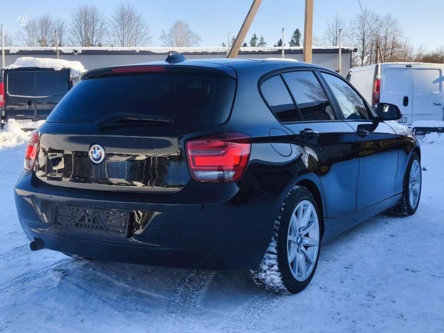 Black BMW 118 2012 in Kretinga, with an engine capacity of 2.00 L and mileage of 139 thousand km for 8550 €, photo 4 on AUTOMOTO.COM.LV