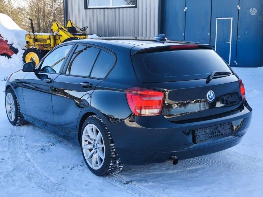 Black BMW 118 2012 in Kretinga, with an engine capacity of 2.00 L and mileage of 139 thousand km for 8550 €, photo 5 on AUTOMOTO.COM.LV