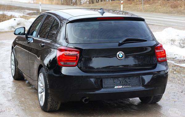 Melns BMW 118 2012 Petrikaičiai, ar dzinēja tilpumu 2.00 L un nobraukumu 139 tūkst. km par 8499 €, foto 9 vietnē AUTOMOTO.COM.LV