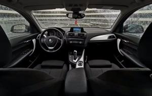 Black BMW 118 2012 in Riga, with an engine capacity of 2.00 L and mileage of 235 thousand km for 9990 €, photo 11 on AUTOMOTO.COM.LV