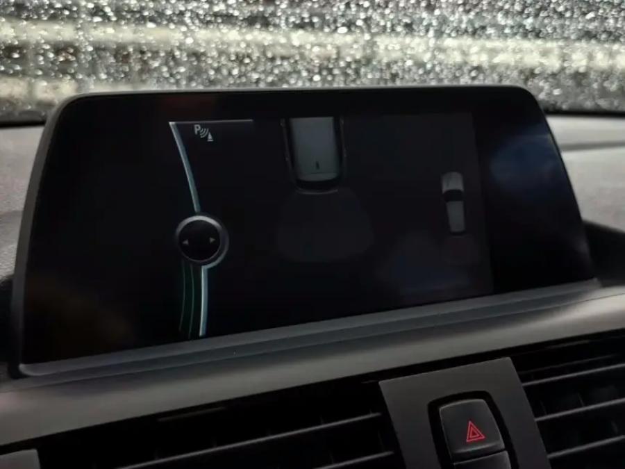 Black BMW 118 2012 in Riga, with an engine capacity of 2.00 L and mileage of 235 thousand km for 9990 €, photo 17 on AUTOMOTO.COM.LV