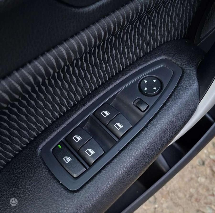 Melns BMW 118 2012 Kretinga, ar dzinēja tilpumu 2.00 L un nobraukumu 139 tūkst. km par 7899 €, foto 19 vietnē AUTOMOTO.COM.LV