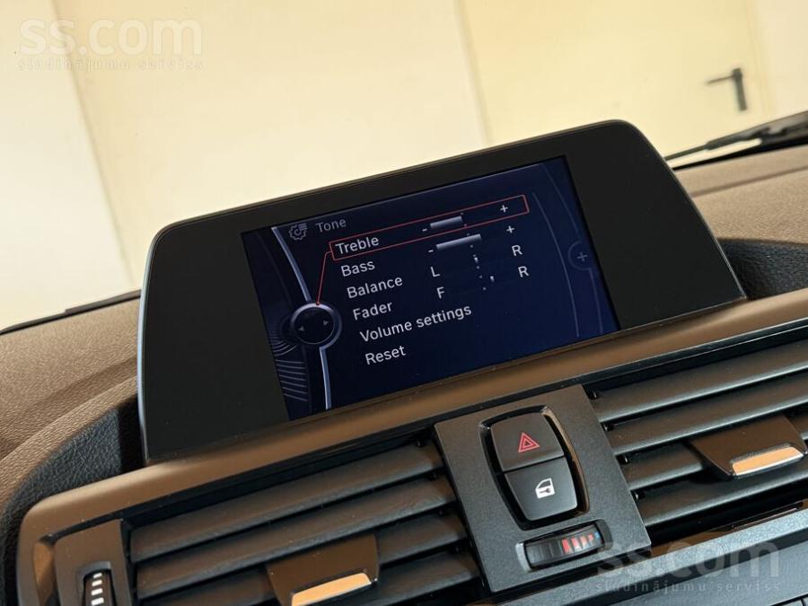 Melns BMW 118 2012 Tukums, ar dzinēja tilpumu 2.00 L un nobraukumu 259 tūkst. km par 6300 €, foto 18 vietnē AUTOMOTO.COM.LV