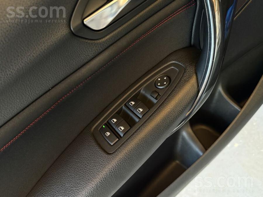Melns BMW 118 2012 Tukums, ar dzinēja tilpumu 2.00 L un nobraukumu 259 tūkst. km par 6300 €, foto 20 vietnē AUTOMOTO.COM.LV
