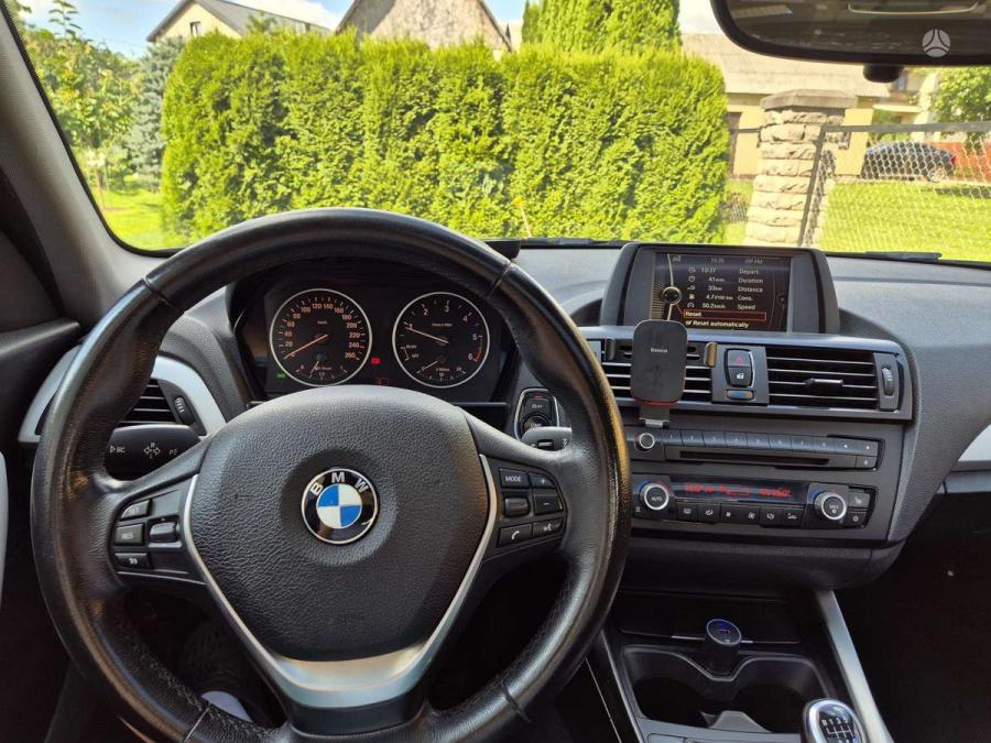 Black BMW 118 2012 in Vilnius, with an engine capacity of 2.00 L and mileage of 280 thousand km for 5500 €, photo 4 on AUTOMOTO.COM.LV