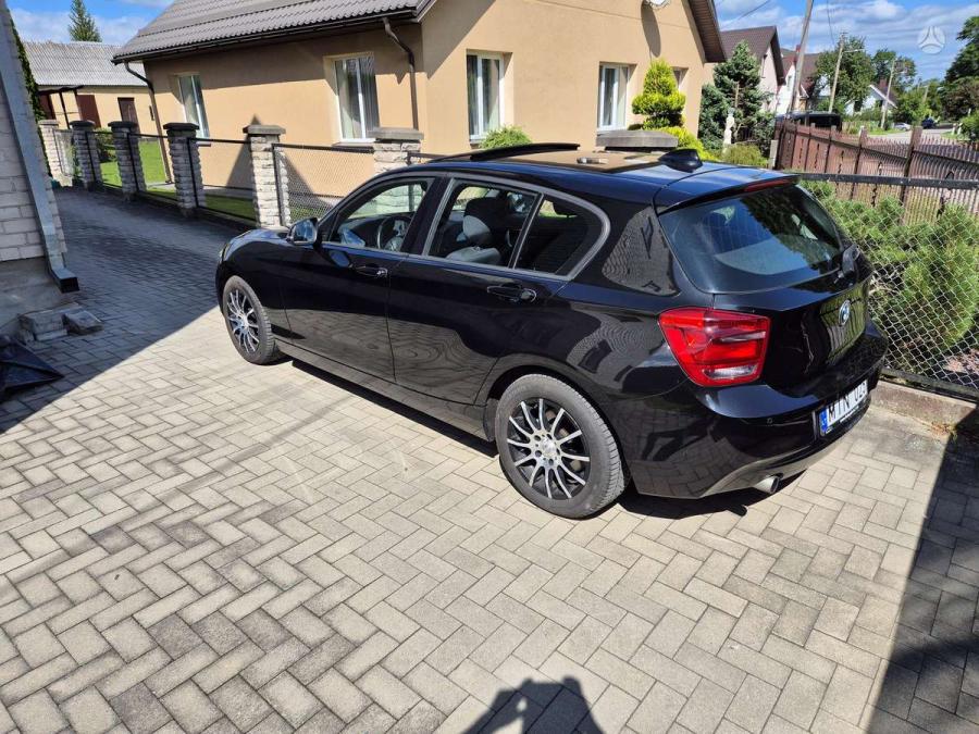 Black BMW 118 2012 in Vilnius, with an engine capacity of 2.00 L and mileage of 280 thousand km for 5500 €, photo 13 on AUTOMOTO.COM.LV
