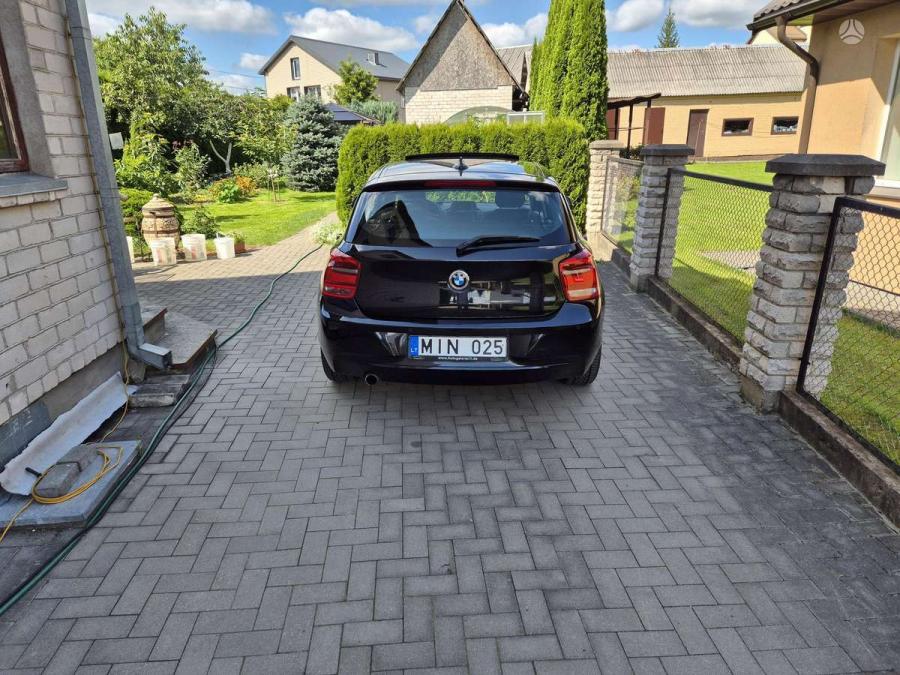 Black BMW 118 2012 in Vilnius, with an engine capacity of 2.00 L and mileage of 280 thousand km for 5500 €, photo 14 on AUTOMOTO.COM.LV
