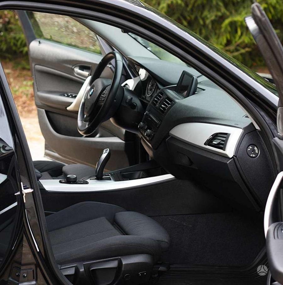 Melns BMW 118 2012 Kretinga, ar dzinēja tilpumu 2.00 L un nobraukumu 139 tūkst. km par 7499 €, foto 32 vietnē AUTOMOTO.COM.LV