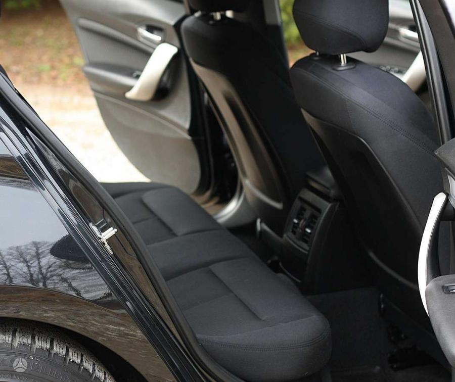 Melns BMW 118 2012 Kretinga, ar dzinēja tilpumu 2.00 L un nobraukumu 139 tūkst. km par 7499 €, foto 33 vietnē AUTOMOTO.COM.LV