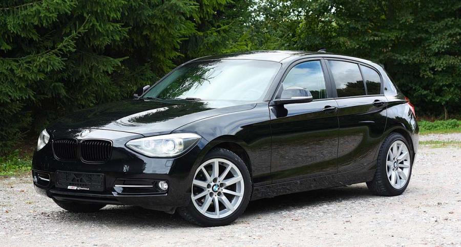 Black BMW 118 2012 in Kretinga, with an engine capacity of 2.00 L and mileage of 139 thousand km for 6899 €, photo 3 on AUTOMOTO.COM.LV