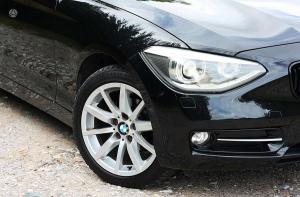 Black BMW 118 2012 in Kretinga, with an engine capacity of 2.00 L and mileage of 139 thousand km for 6899 €, photo 9 on AUTOMOTO.COM.LV