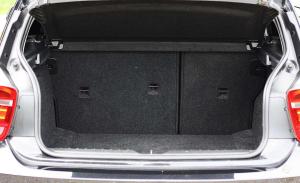 Black BMW 118 2012 in Kretinga, with an engine capacity of 2.00 L and mileage of 139 thousand km for 6899 €, photo 18 on AUTOMOTO.COM.LV