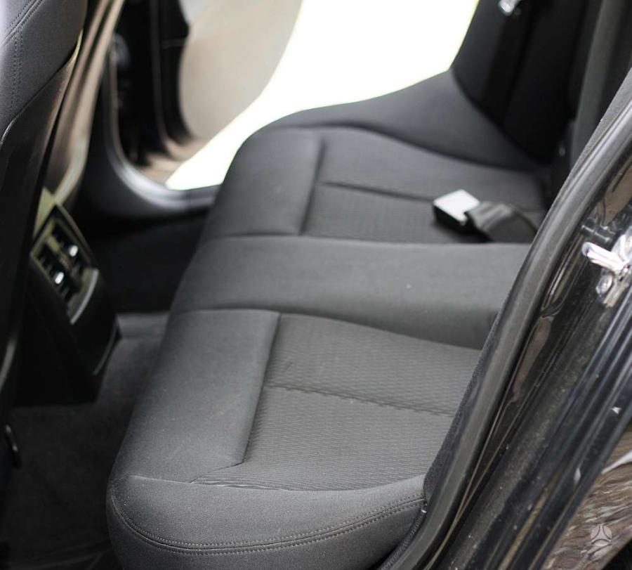 Black BMW 118 2012 in Kretinga, with an engine capacity of 2.00 L and mileage of 139 thousand km for 6899 €, photo 21 on AUTOMOTO.COM.LV