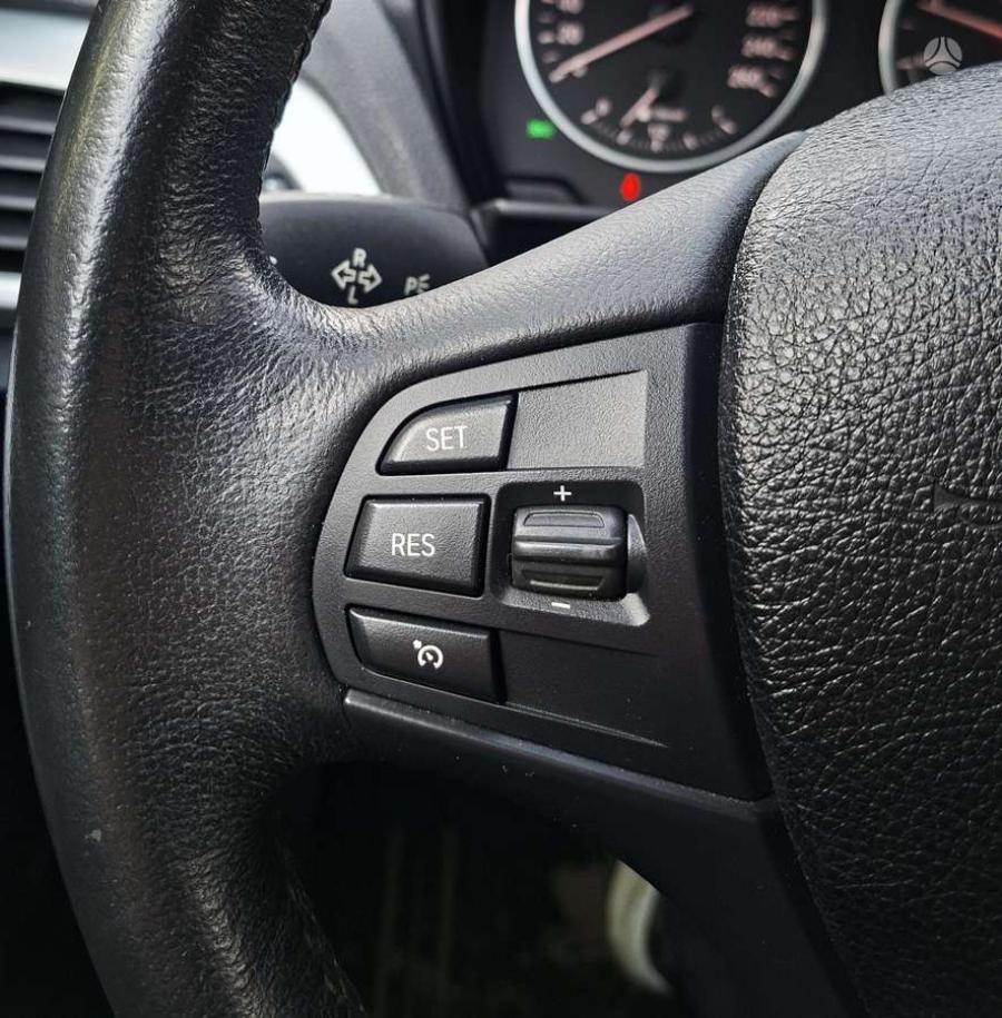Black BMW 118 2012 in Kretinga, with an engine capacity of 2.00 L and mileage of 139 thousand km for 6899 €, photo 31 on AUTOMOTO.COM.LV