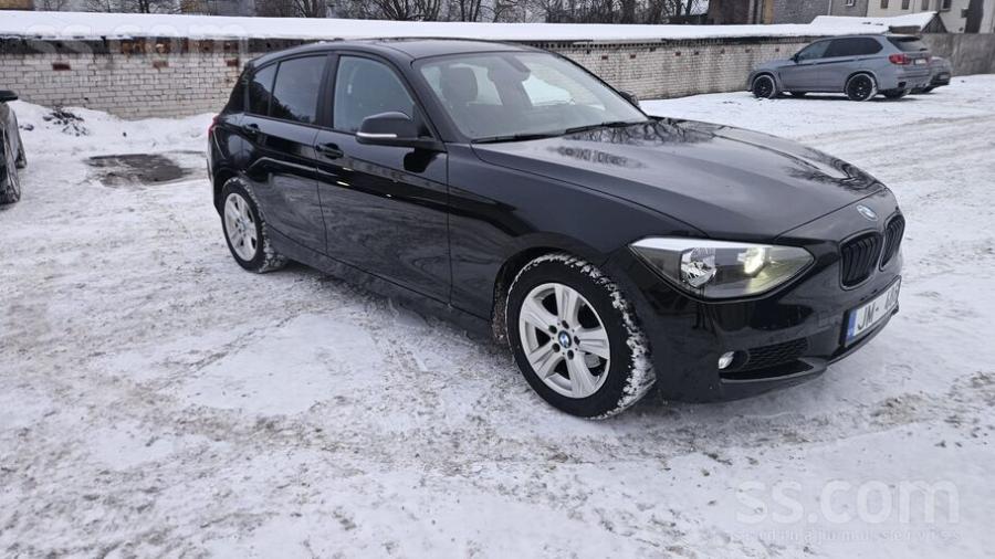 Black BMW 118 2013 in Riga, with an engine capacity of 2.00 L and mileage of 302 thousand km for 6500 €, photo 2 on AUTOMOTO.COM.LV