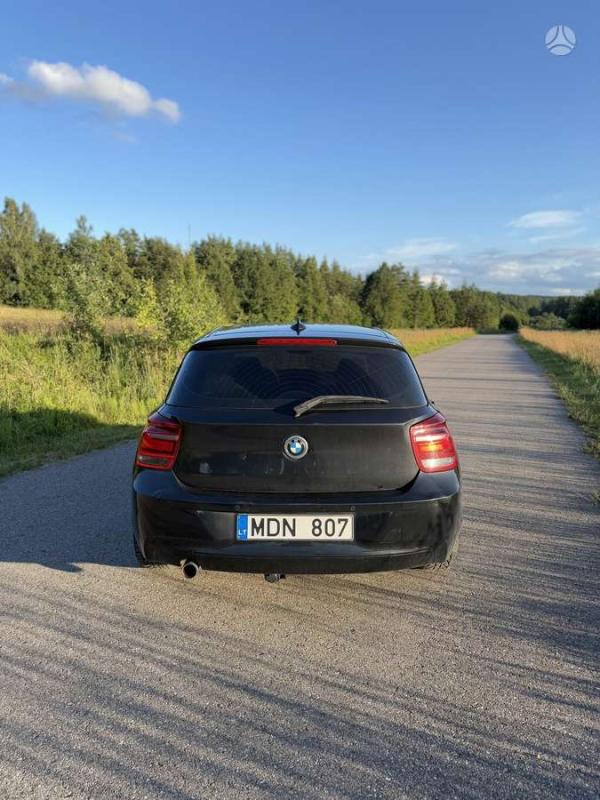Black BMW 118 2013 in Svencionys, with an engine capacity of 2.00 L and mileage of 383 thousand km for 5500 €, photo 4 on AUTOMOTO.COM.LV