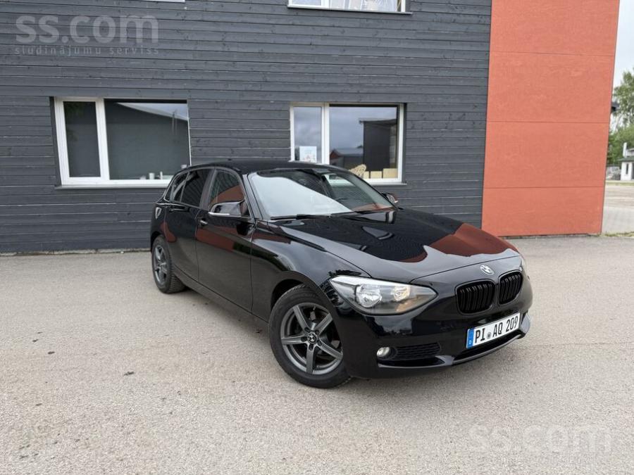 Black BMW 118 2014 in Cesis, with an engine capacity of 2.00 L and mileage of 252 thousand km for 7990 €, photo 3 on AUTOMOTO.COM.LV