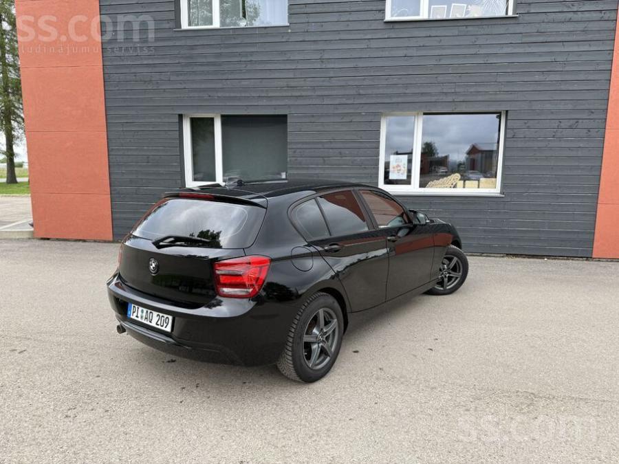 Black BMW 118 2014 in Cesis, with an engine capacity of 2.00 L and mileage of 252 thousand km for 7990 €, photo 4 on AUTOMOTO.COM.LV