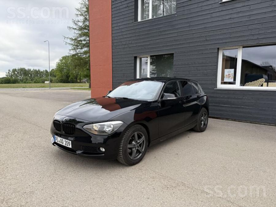 Black BMW 118 2014 in Cesis, with an engine capacity of 2.00 L and mileage of 252 thousand km for 7990 €, photo 19 on AUTOMOTO.COM.LV