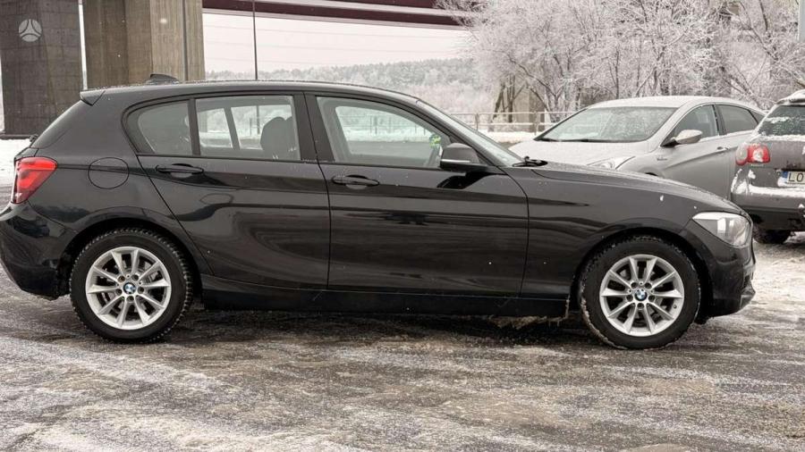 Black BMW 118 2014 in Kaunas, with an engine capacity of 2.00 L and mileage of 305 thousand km for 6300 €, photo 3 on AUTOMOTO.COM.LV