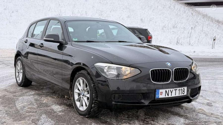 Black BMW 118 2014 in Kaunas, with an engine capacity of 2.00 L and mileage of 305 thousand km for 6300 €, photo 4 on AUTOMOTO.COM.LV