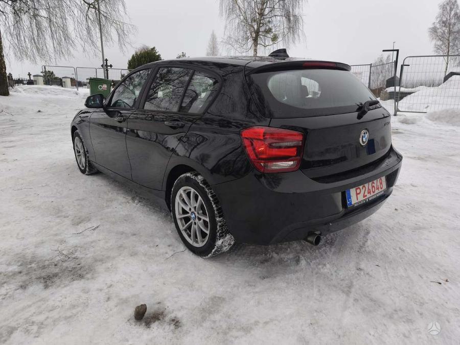 Melns BMW 118 2014 Kauņa, ar dzinēja tilpumu 2.00 L un nobraukumu 293 tūkst. km par 5299 €, foto 4 vietnē AUTOMOTO.COM.LV
