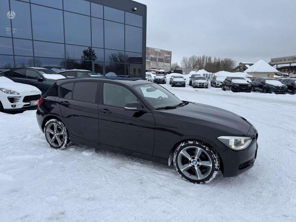 Black BMW 118 2014 in Telschi, with an engine capacity of 2.00 L and mileage of 202 thousand km for 6999 €, photo 9 on AUTOMOTO.COM.LV