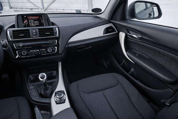 Melns BMW 118 2015 Šauļi, ar dzinēja tilpumu 2.00 L un nobraukumu 242 tūkst. km par 6400 €, foto 11 vietnē AUTOMOTO.COM.LV