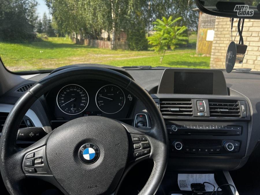 Black BMW 118 2015 in Kazlu Ruda, with an engine capacity of 2.00 L and mileage of 275 thousand km for 7000 €, photo 7 on AUTOMOTO.COM.LV