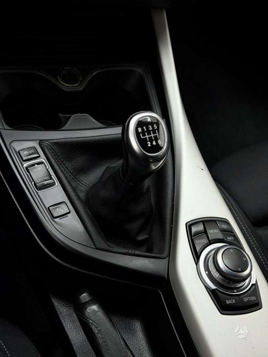 Melns BMW 118 2015 Viļņa, ar dzinēja tilpumu 2.00 L un nobraukumu 291 tūkst. km par 8890 €, foto 21 vietnē AUTOMOTO.COM.LV